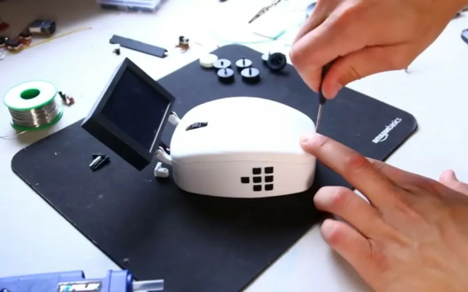 Mouse com tela integrada é o menor mini PC que você já viu - Adrenaline